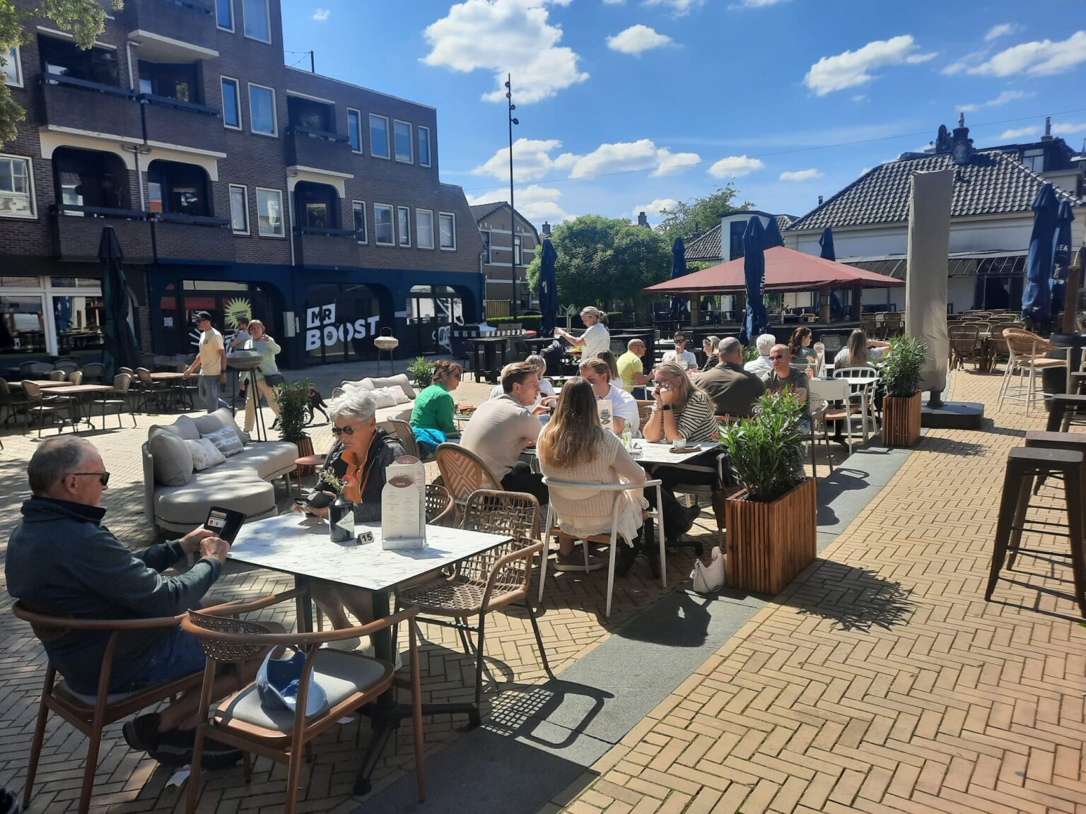 Terrasje pakken: 7 x deze terrassen zijn dit seizoen nieuw in Apeldoorn - indebuurt Apeldoorn