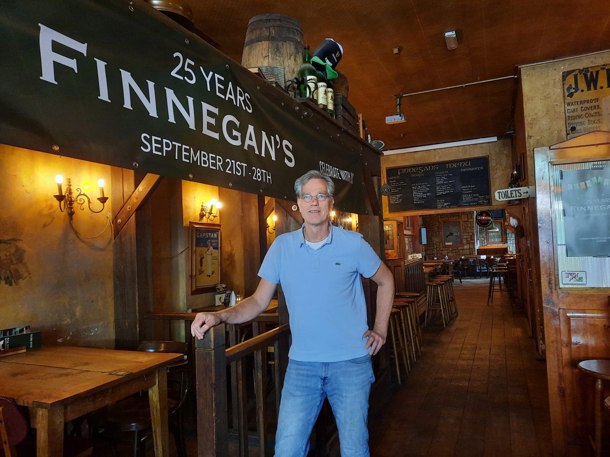 Finnegan’s viert 25-jarig bestaan met livemuziek en comedy: ‘Die ...