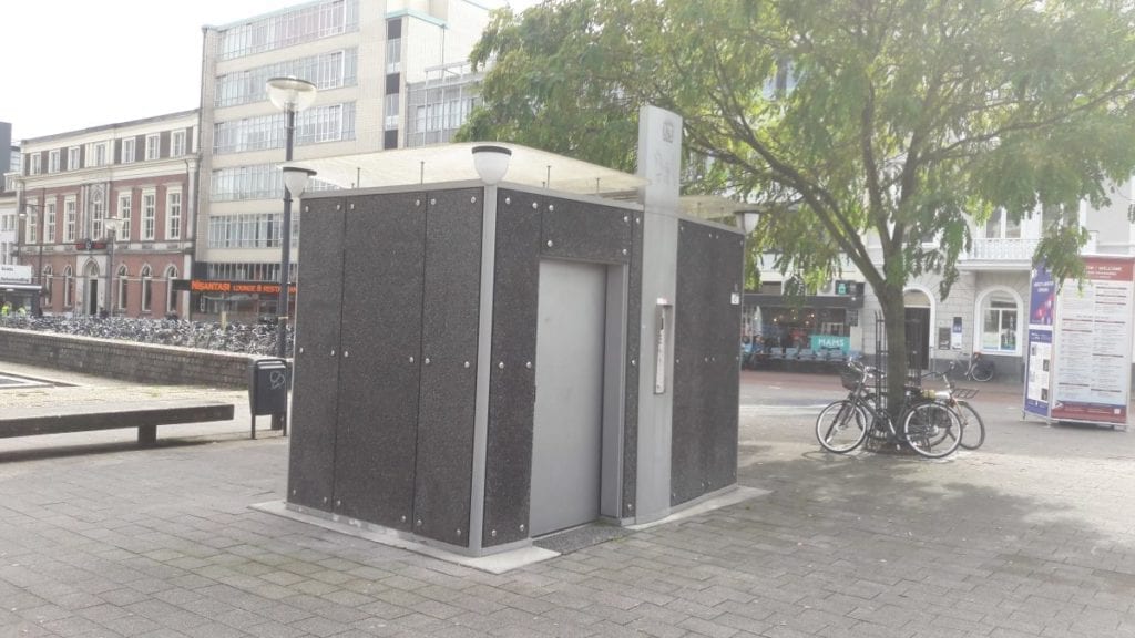 Hier in Arnhem kun je naar een (openbaar) toilet
