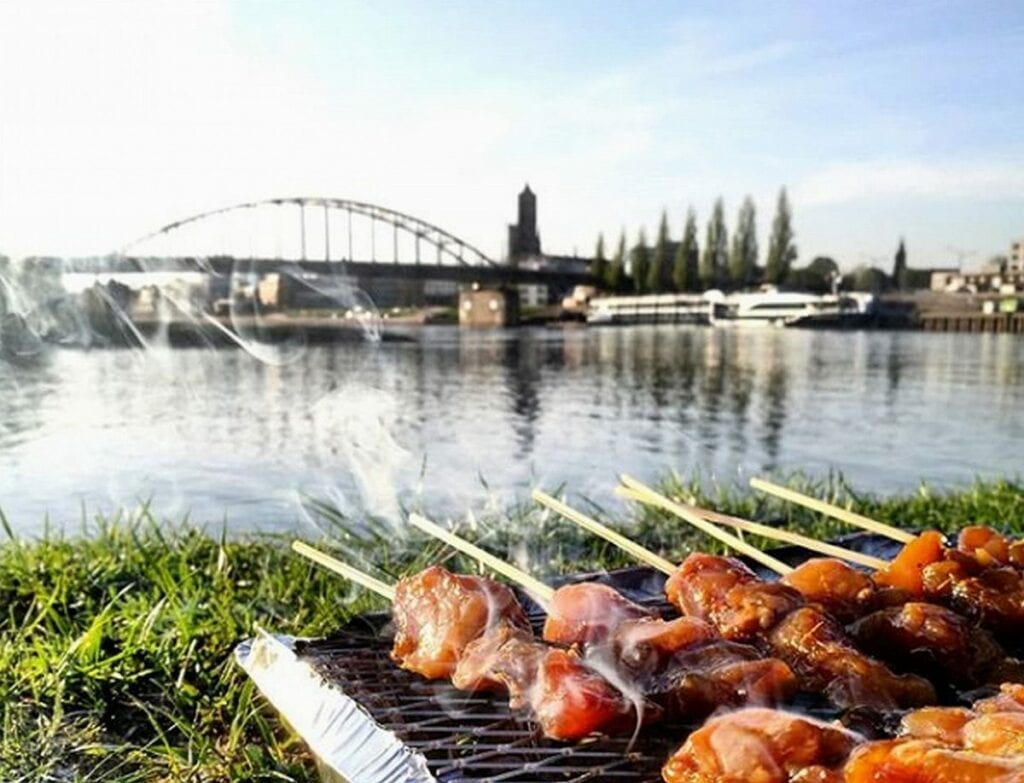 Hallo barbecue bij de Rijn! - indebuurt Arnhem