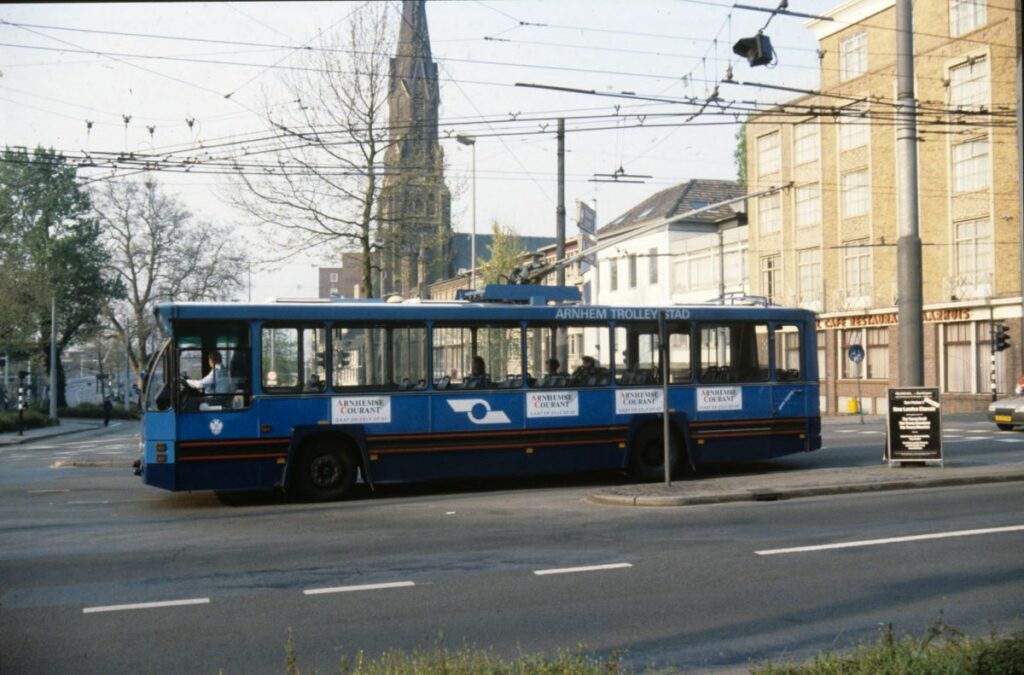 Toen in Arnhem: de Arnhemse trolleybussen door de jaren heen ...