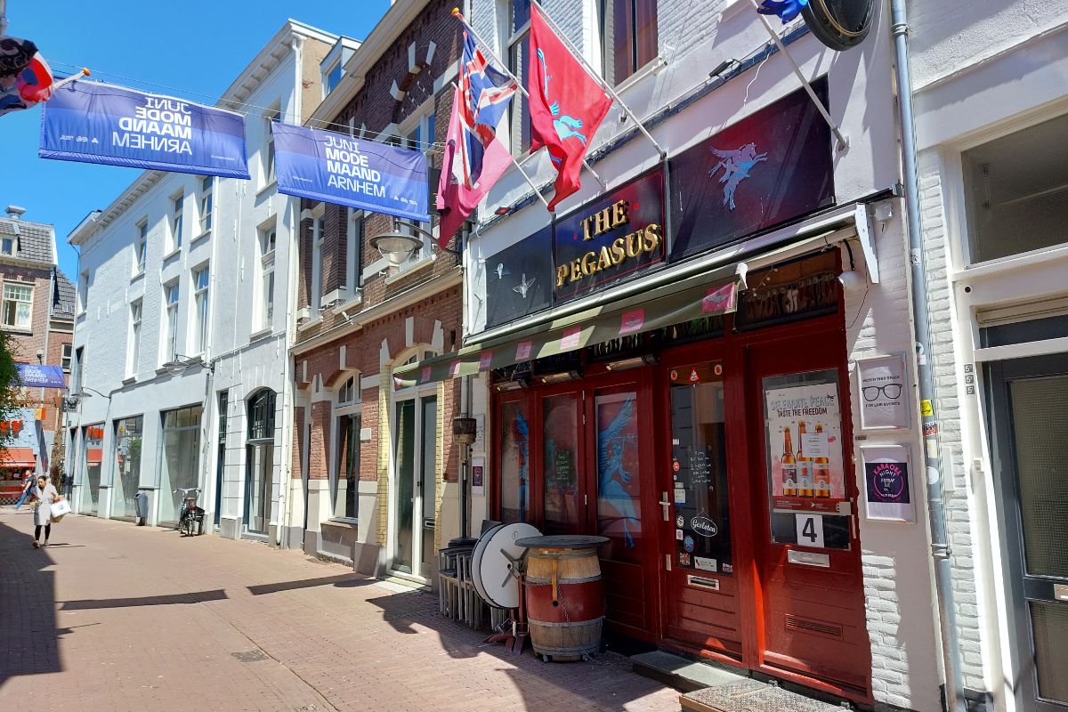 The Pegasus pub in Arnhem is gesloten: ‘Ik ga terug naar Engeland ...