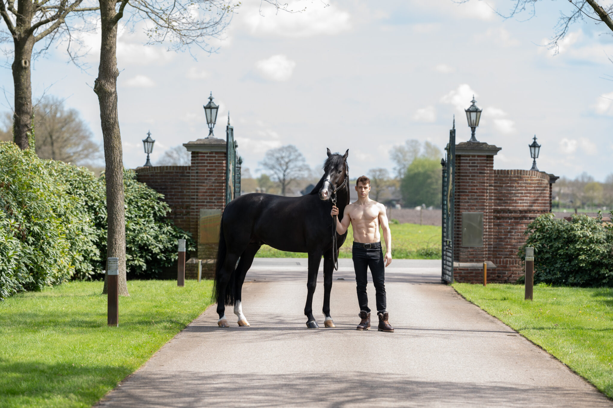 Model Arnold over de Horse & Hunk-kalender: 'Paard was best wild'