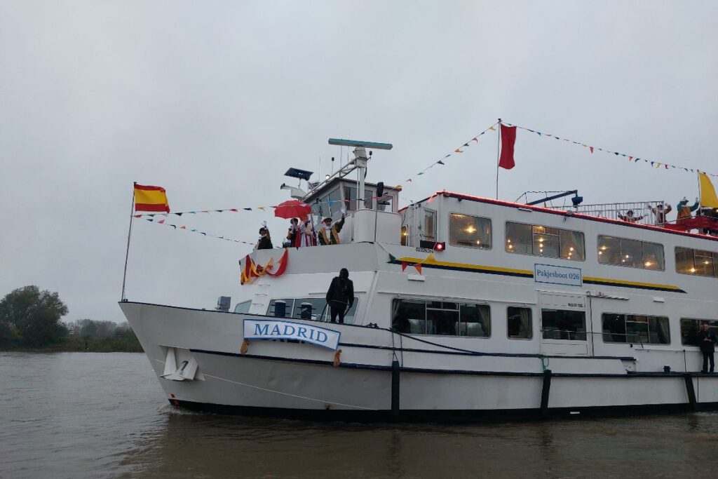 Uittip: varen vanuit Arnhem met Sinterklaas' pakjesboot