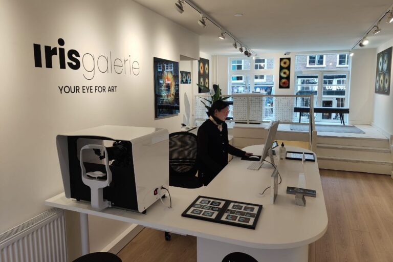 Haarscherpe foto van je oog: Irisgalerie opent in Arnhem
