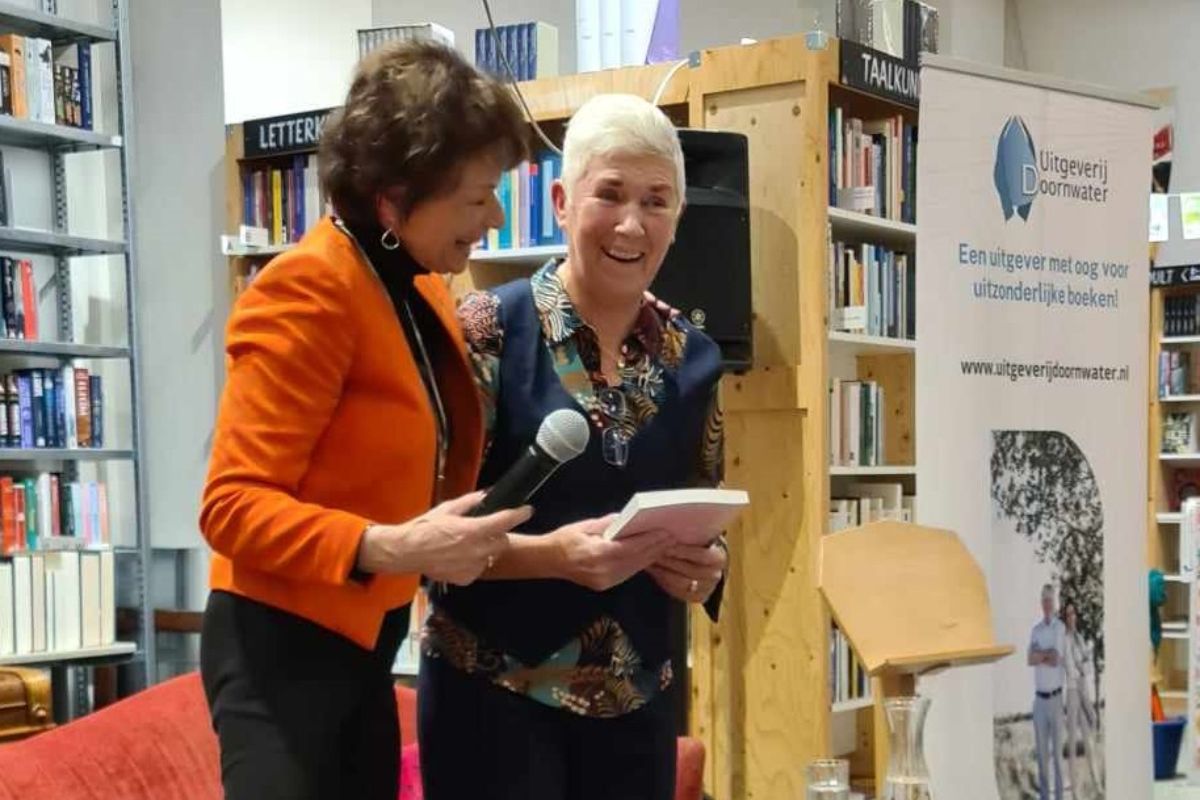 Jos Meeuwswen schreef Een anonieme tip: 'Arnhem was inspiratie'