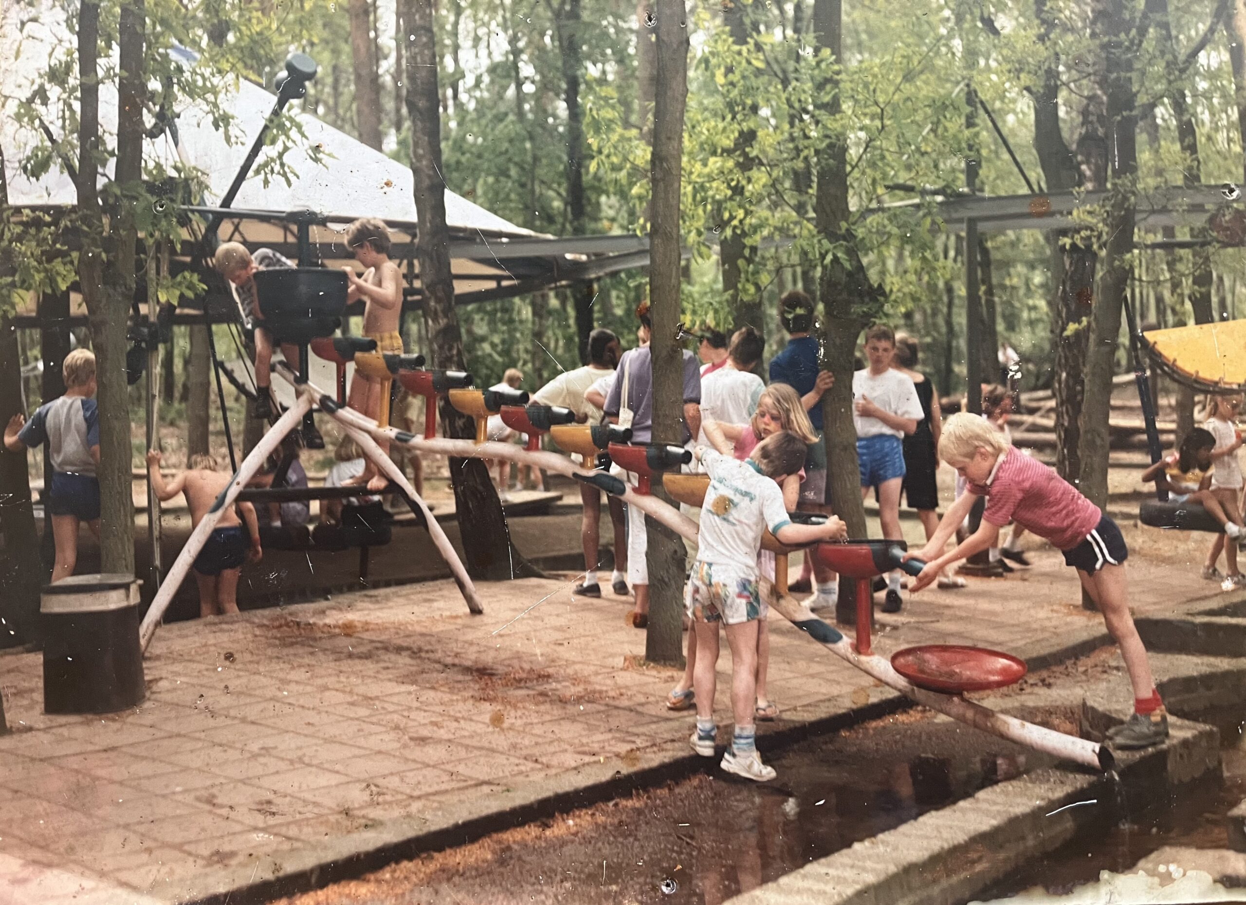 Pure nostalgie! Deze mega speeltuin voor jong én oud viert zijn 40e ...