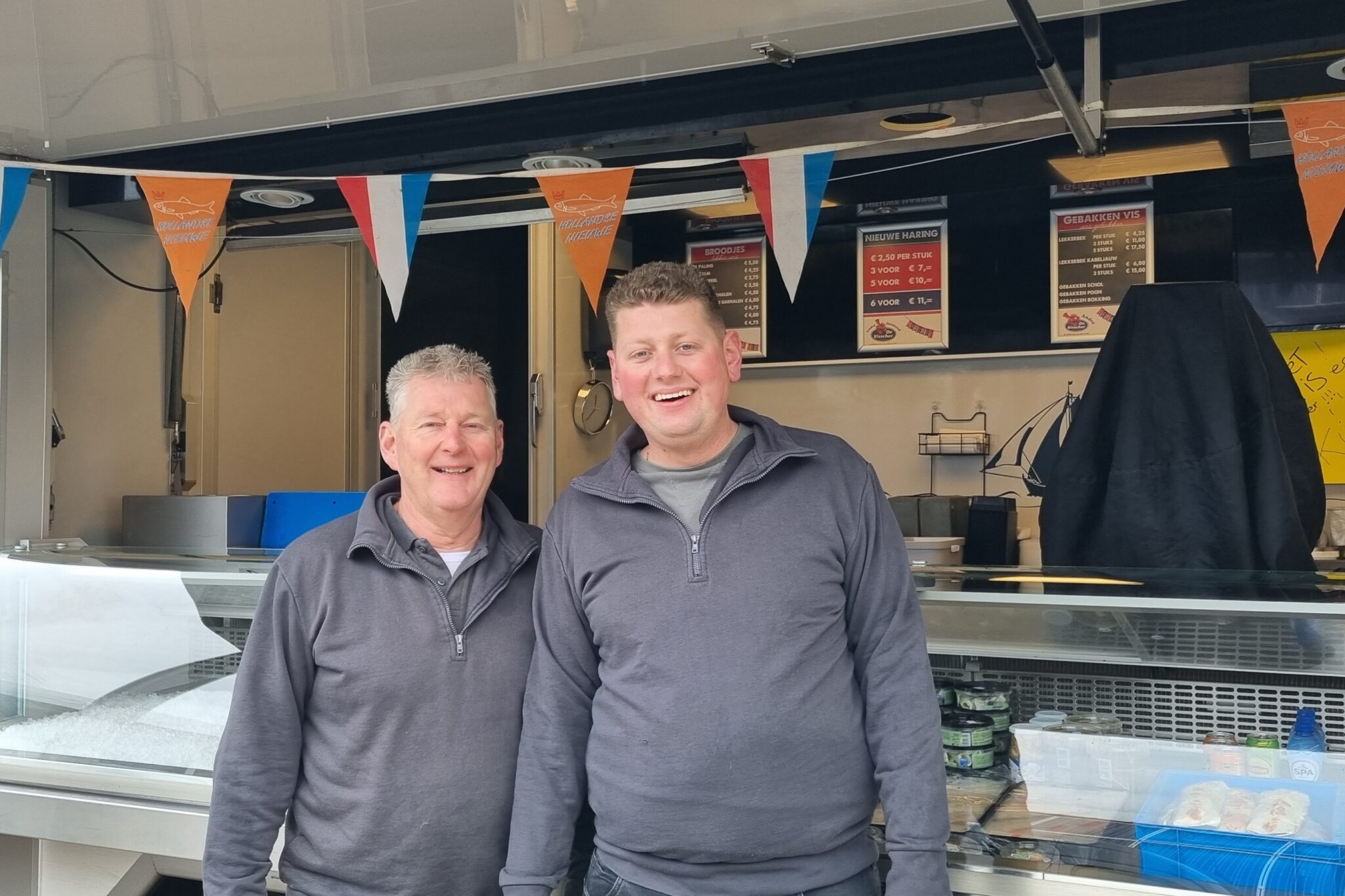Haring happen! Desmond verkoopt de lekkerste vis in zijn gloednieuwe ...