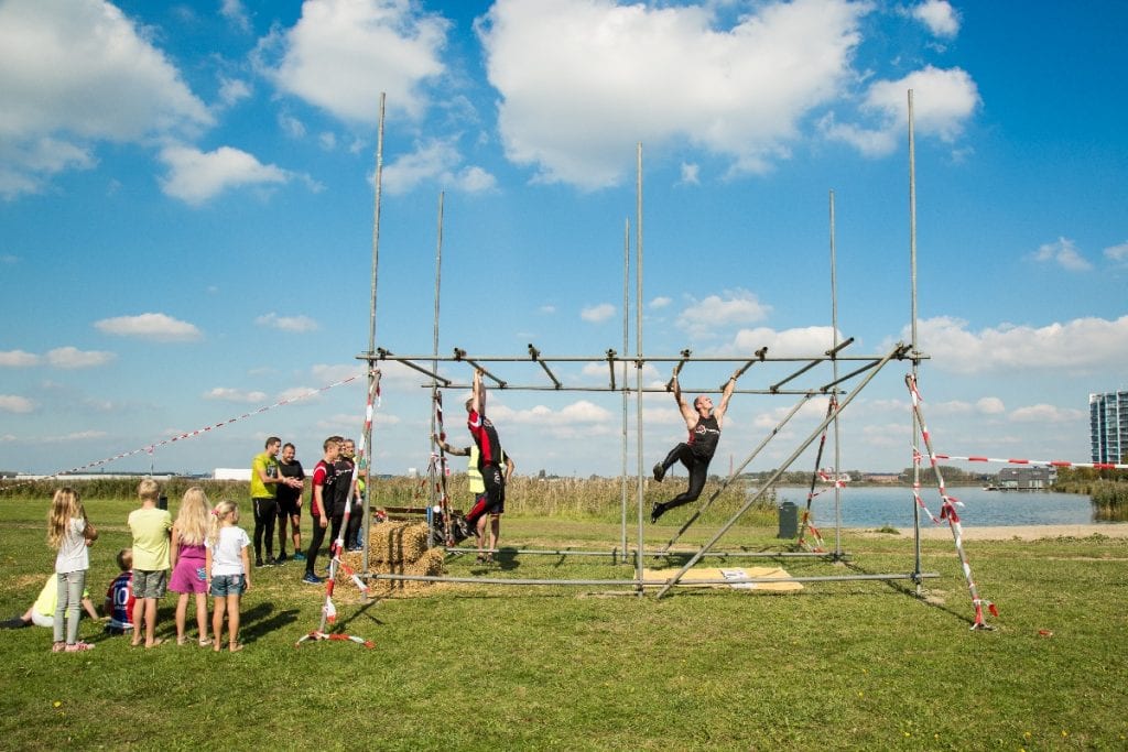 11 x spectaculaire foto's van Bergenaren in de Barrier Run - indebuurt ...