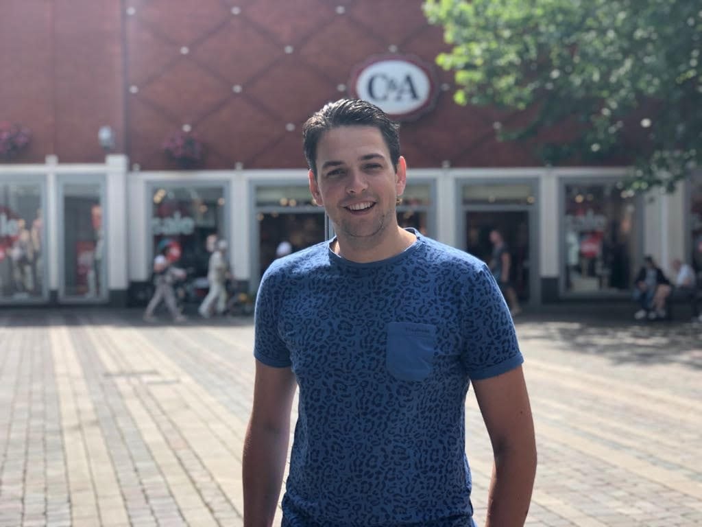 De Vrijgezel van de Week: Nick Peeters is een echte billenman ...