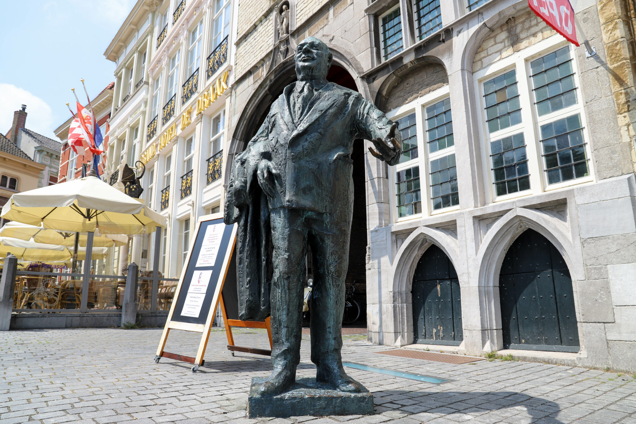 Dit is de link tussen Anton van Duinkerken en de Sint Josephstraat