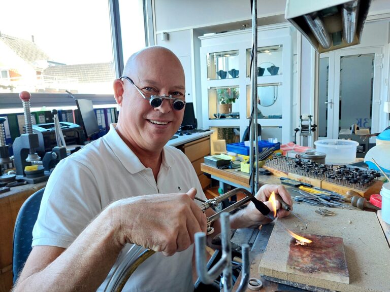 Han is derde generatie goudsmid: 'Ik wilde eigenlijk architect worden'