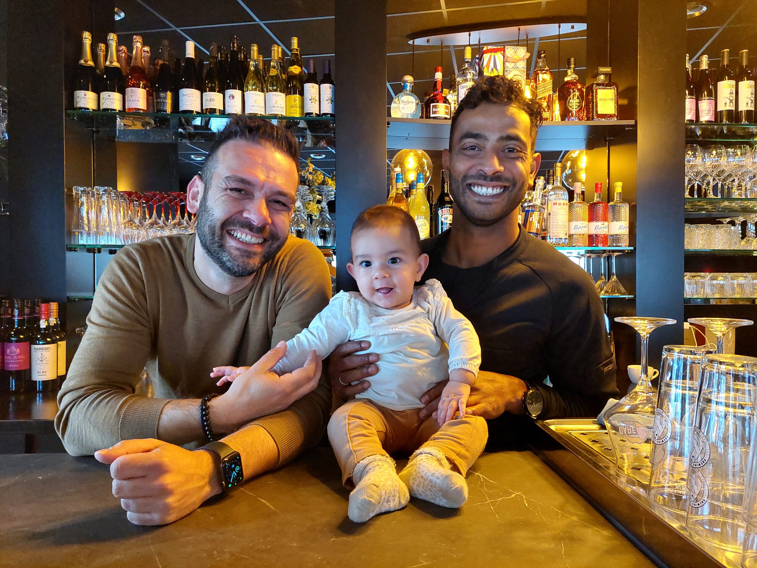 Namir en Waggie openden restaurant By Lizz: ‘Ik sta dansend in de ...