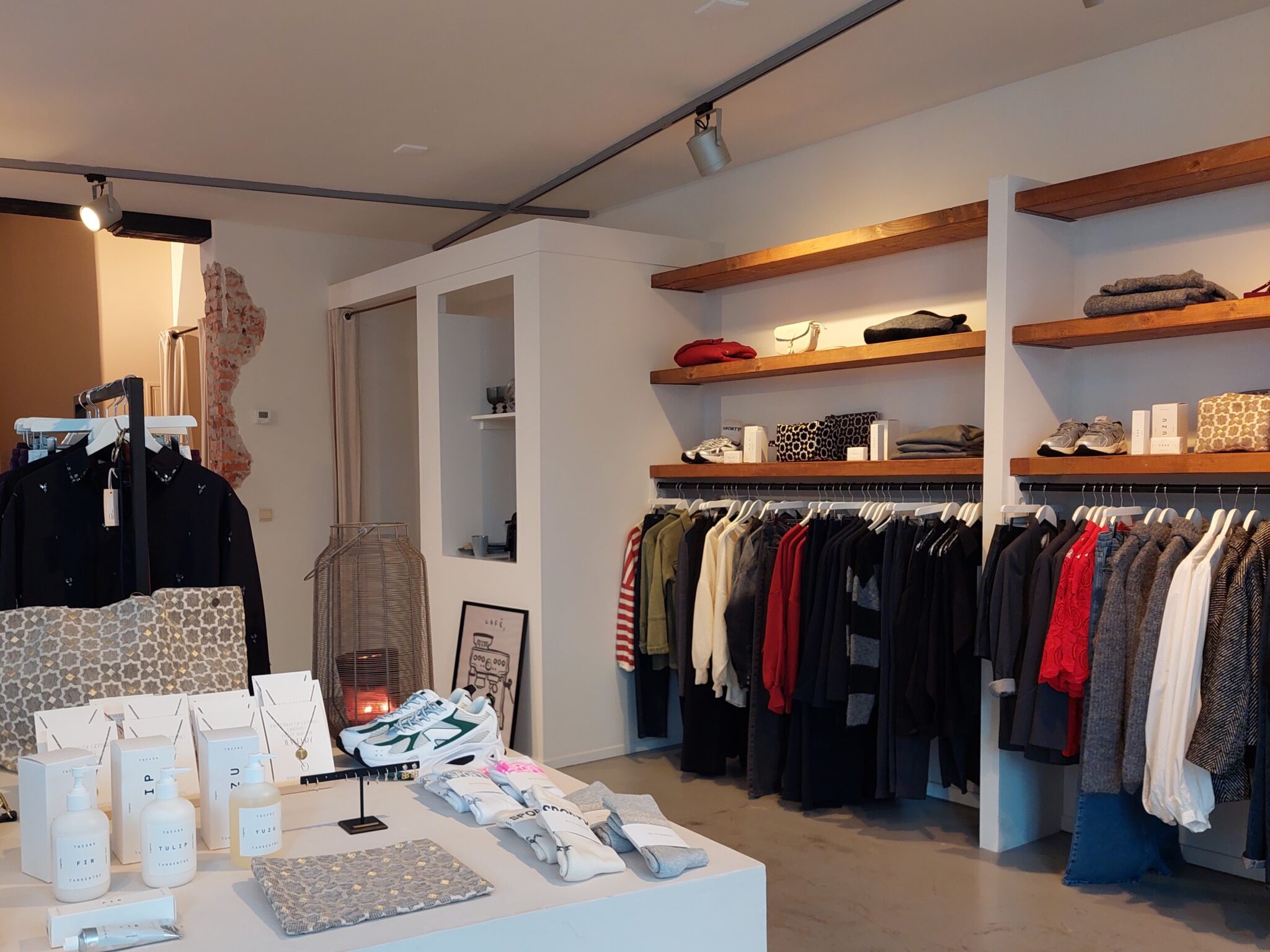 Marieke runt Bergse kledingwinkel Nòvia: 'Een basisgarderobe is het ...