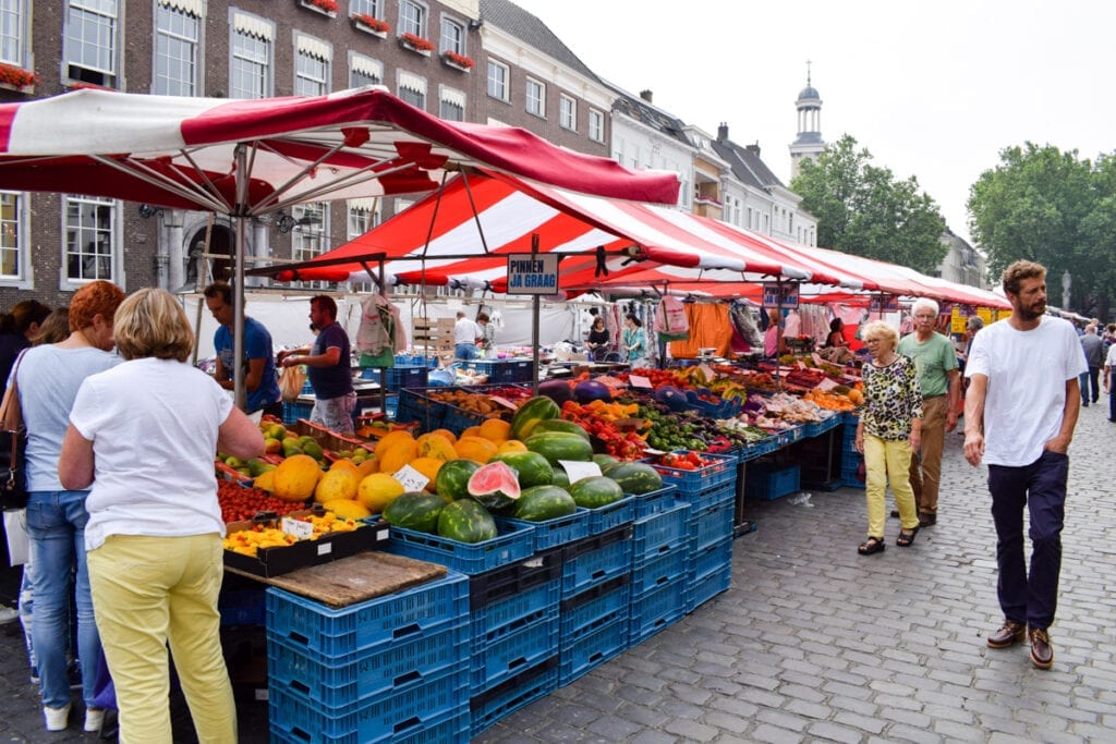 Even opletten: de weekmarkt op de Grote Markt verhuist tijdelijk ...