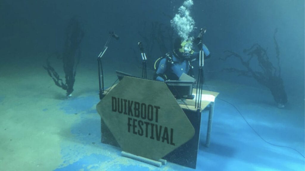 Tijdens dit festival kun je dansen op de bodem van de Asterdplas ...