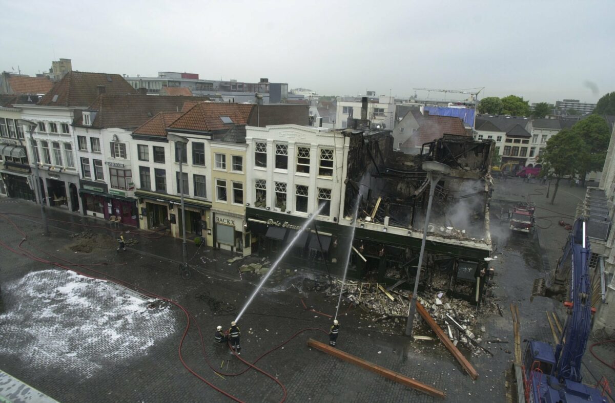 Toen in Breda: 7 x foto's van de brand bij de Drie Gezusters ...