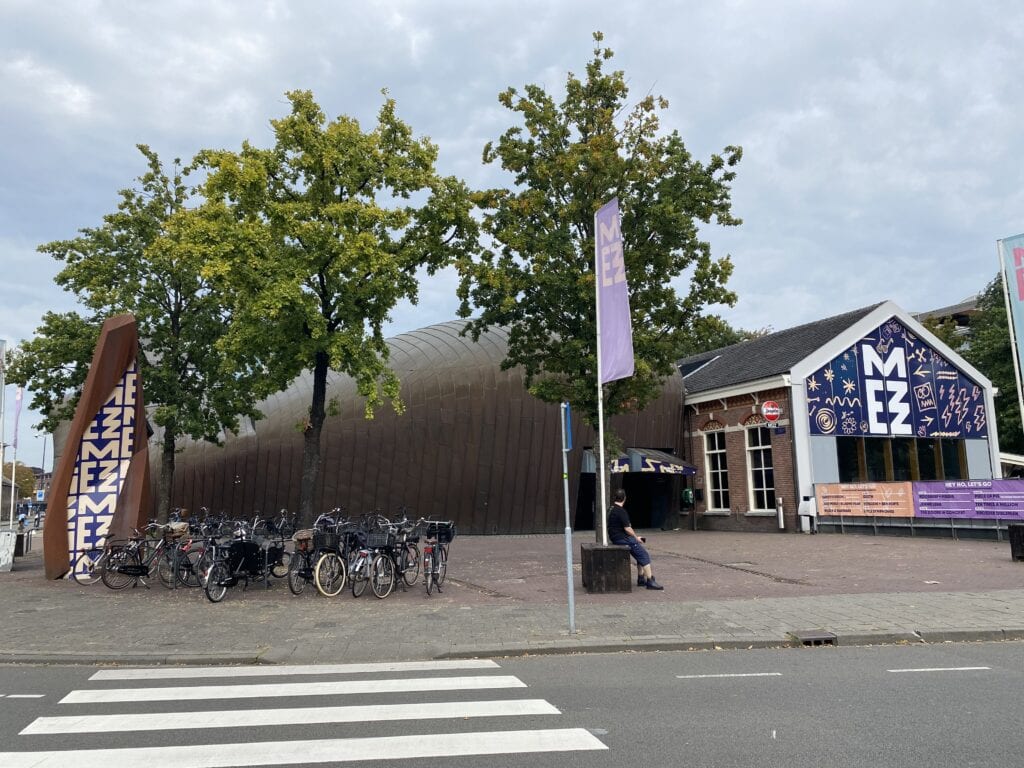 Een moeilijke tijd voor MEZZ: poppodium neemt afscheid van 6 vaste ...