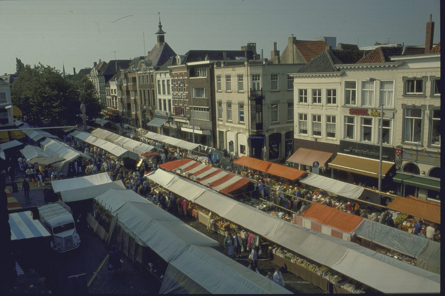 7 x oude foto's van Bredase markten - indebuurt Breda