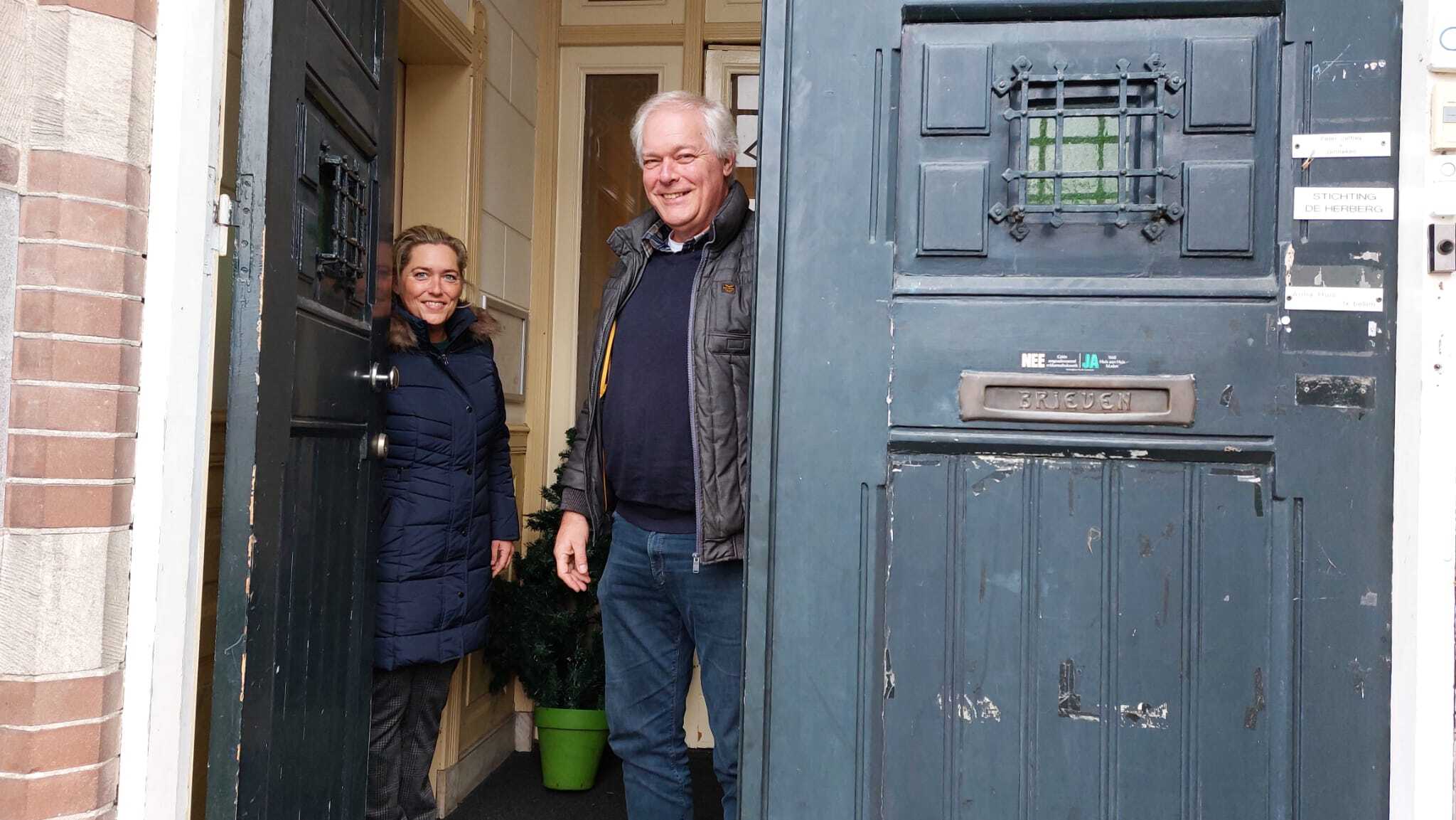 Hanneke en Henk zijn kerstengelen van Breda: 'Blij dat we mensen ...