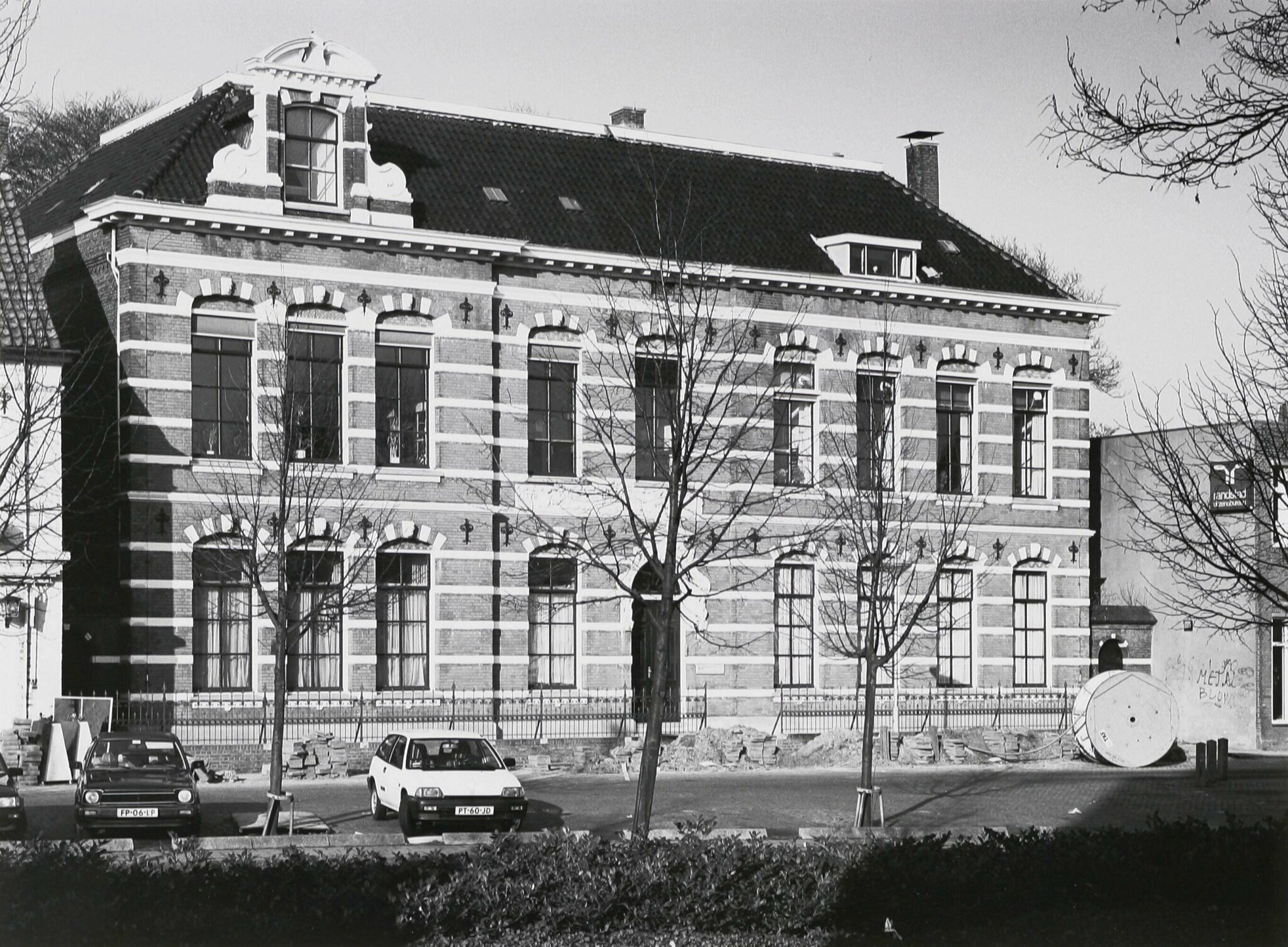 Van weeshuis tot ketelhuis: 5 x gebouwen die vroeger belangrijk waren ...