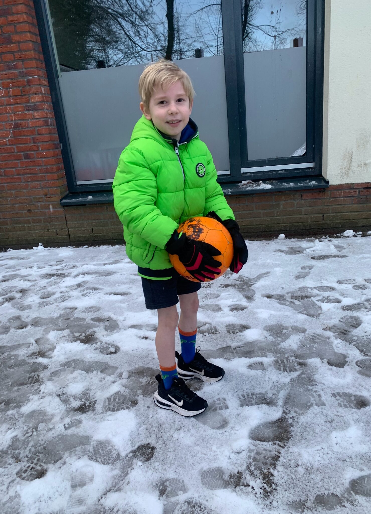 Sneeuw, regen of hagel! Deze dappere Bredanaars lopen altijd in korte ...