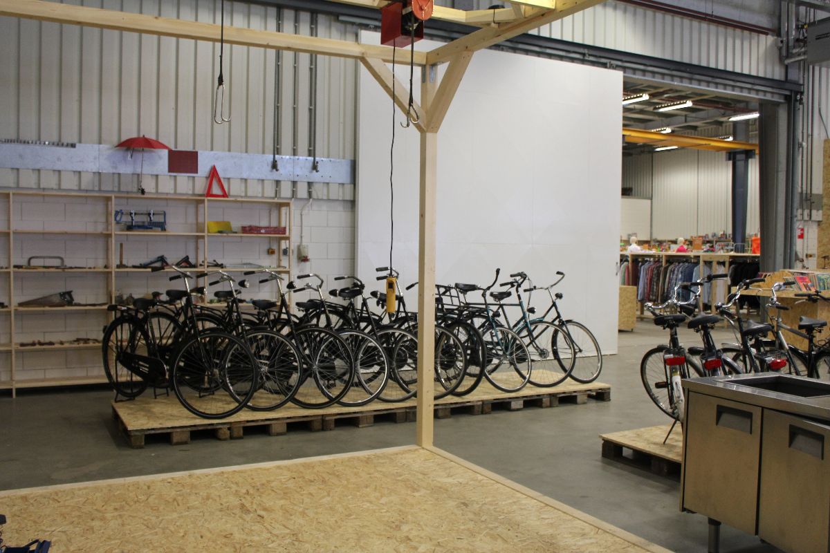 Alvast even binnenkijken bij de nieuwe kringloopwinkel in Delft ...