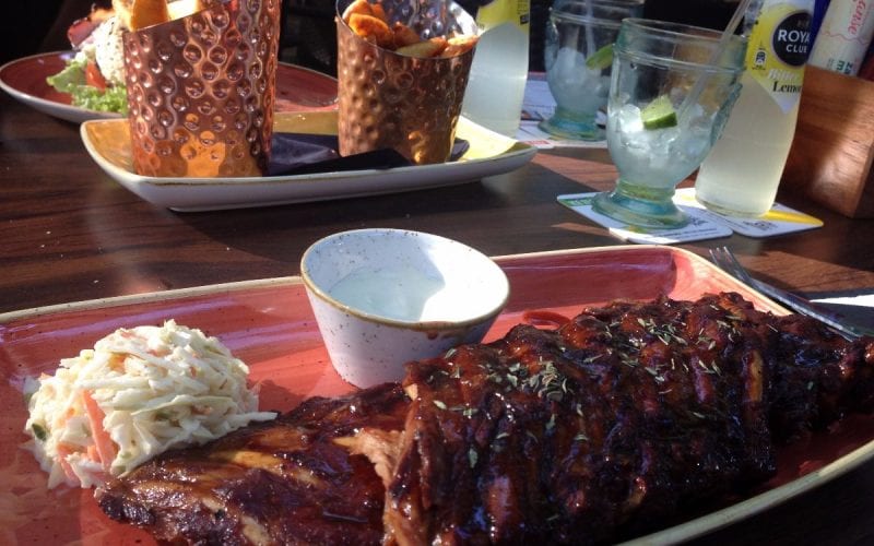 Simpel en doeltreffend eten bij de Ribs Factory - indebuurt Delft