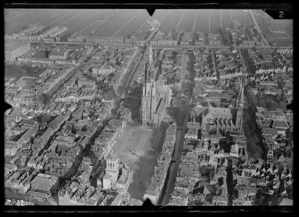 Gaaf! Op deze eeuw-oude luchtfoto's is Delft nog véél kleiner ...