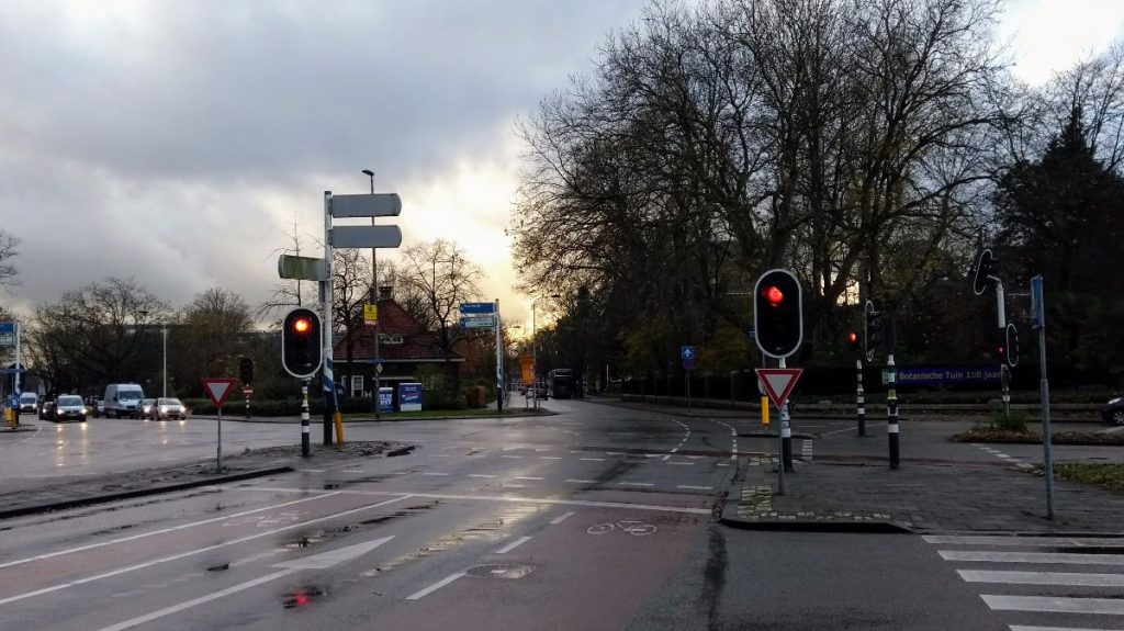 Deze 5 stoplichten voor fietsers zijn mega irritant - indebuurt Delft