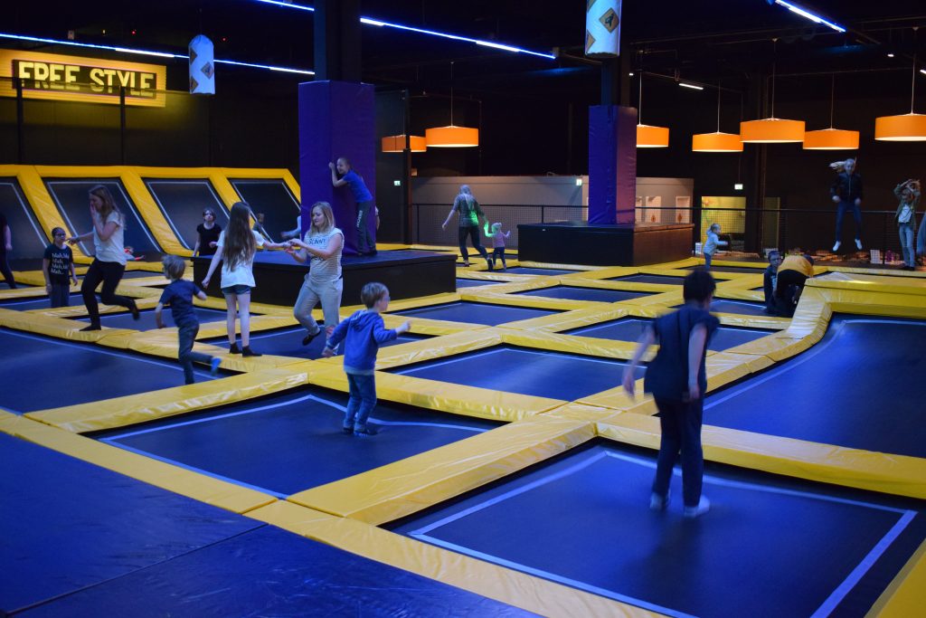Er is een megagroot trampolinepark geopend en wij namen er een kijkje ...