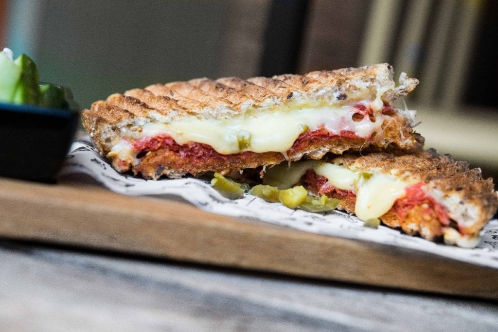Happy Tosti onthult: dit zijn de 5 meest bestelde tosti's - indebuurt Delft