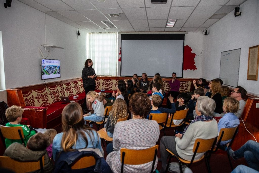 Nét een film: kinderen kregen college in de moskee en dit is waarom ...