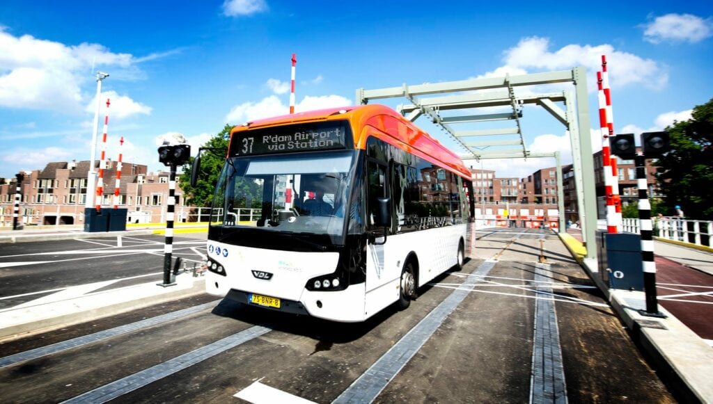 Deze buslijnen rijden vanaf nu weer over de Sebastiaansbrug - indebuurt ...