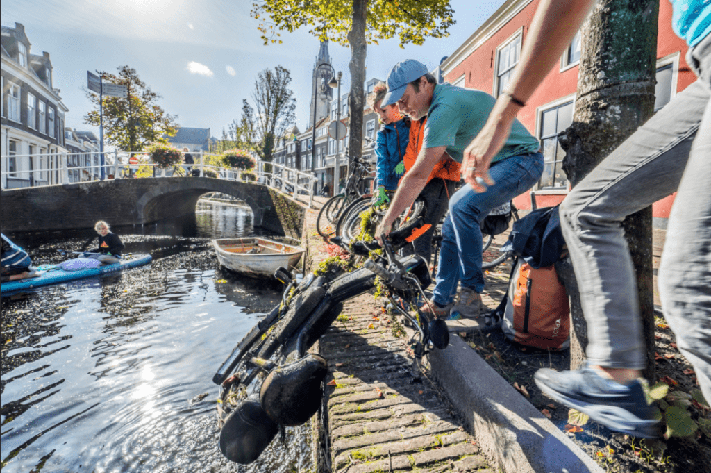 Wow! Er werd ruim 500 kilo afval opgehaald tijdens de Canal Cleanup ...