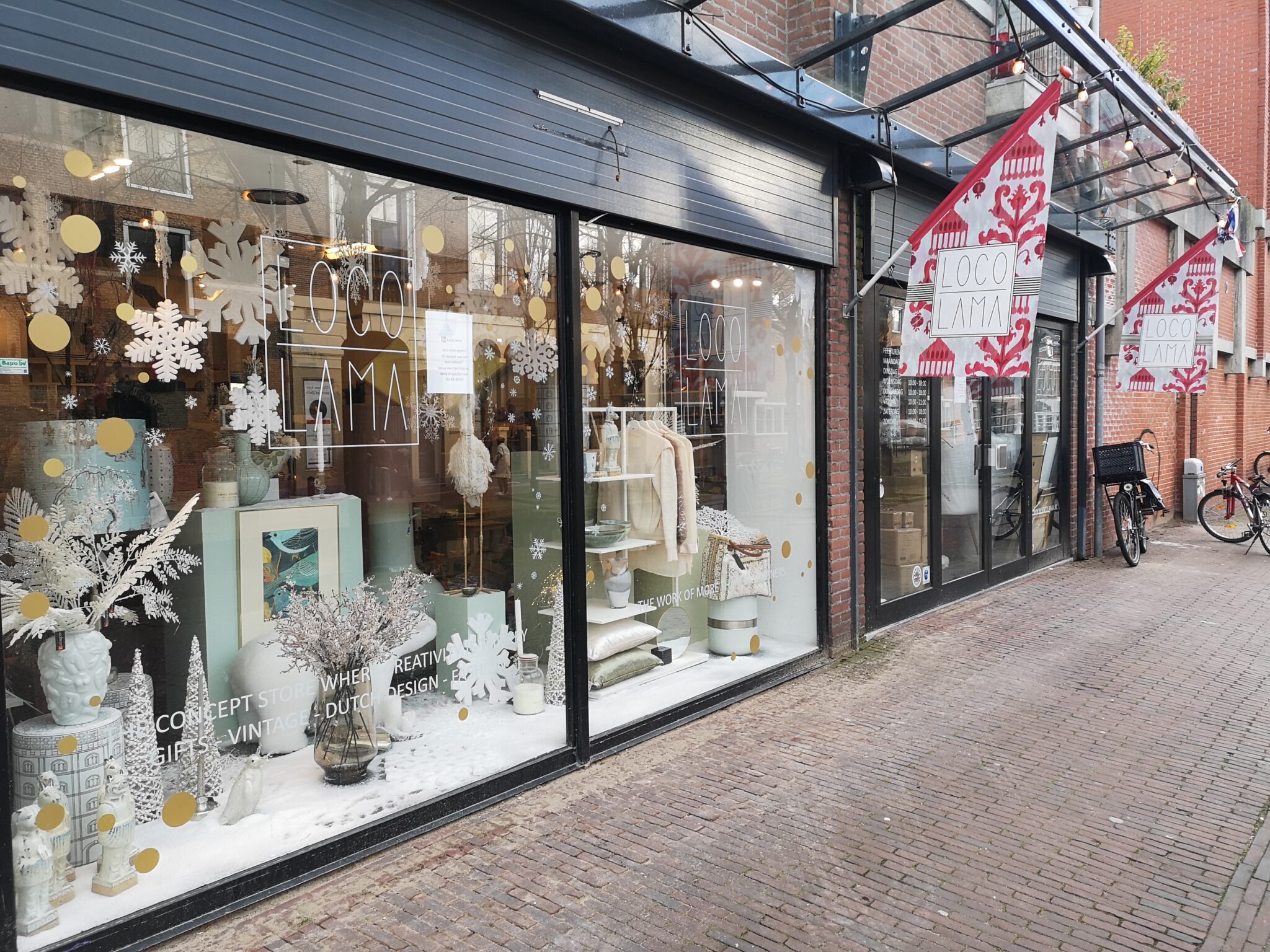 Window shoppen! Veel winkels in Delft hebben speciaal ingerichte ...