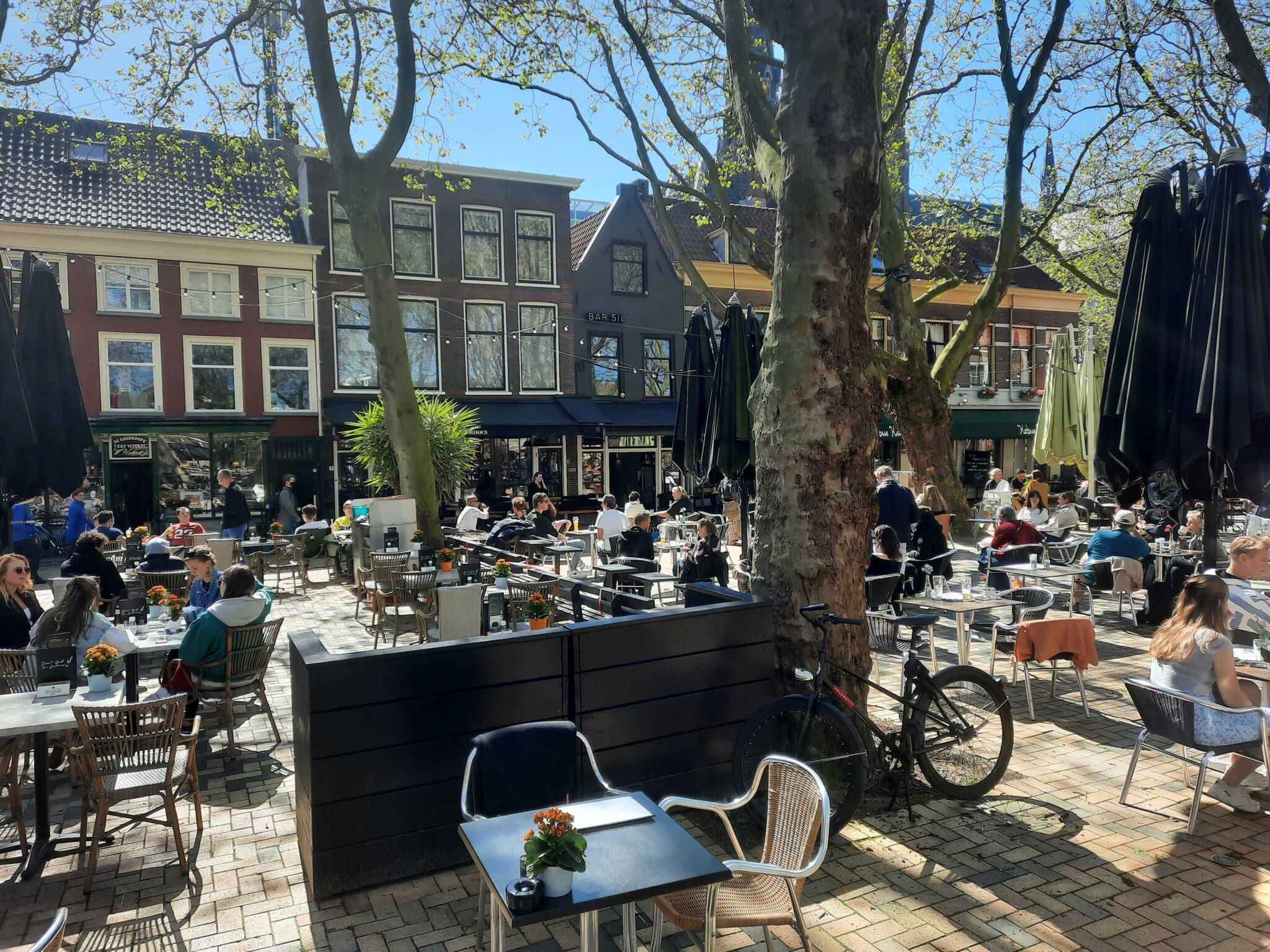 Zoek de verschillen: Delftse pleinen toen en nu - indebuurt Delft