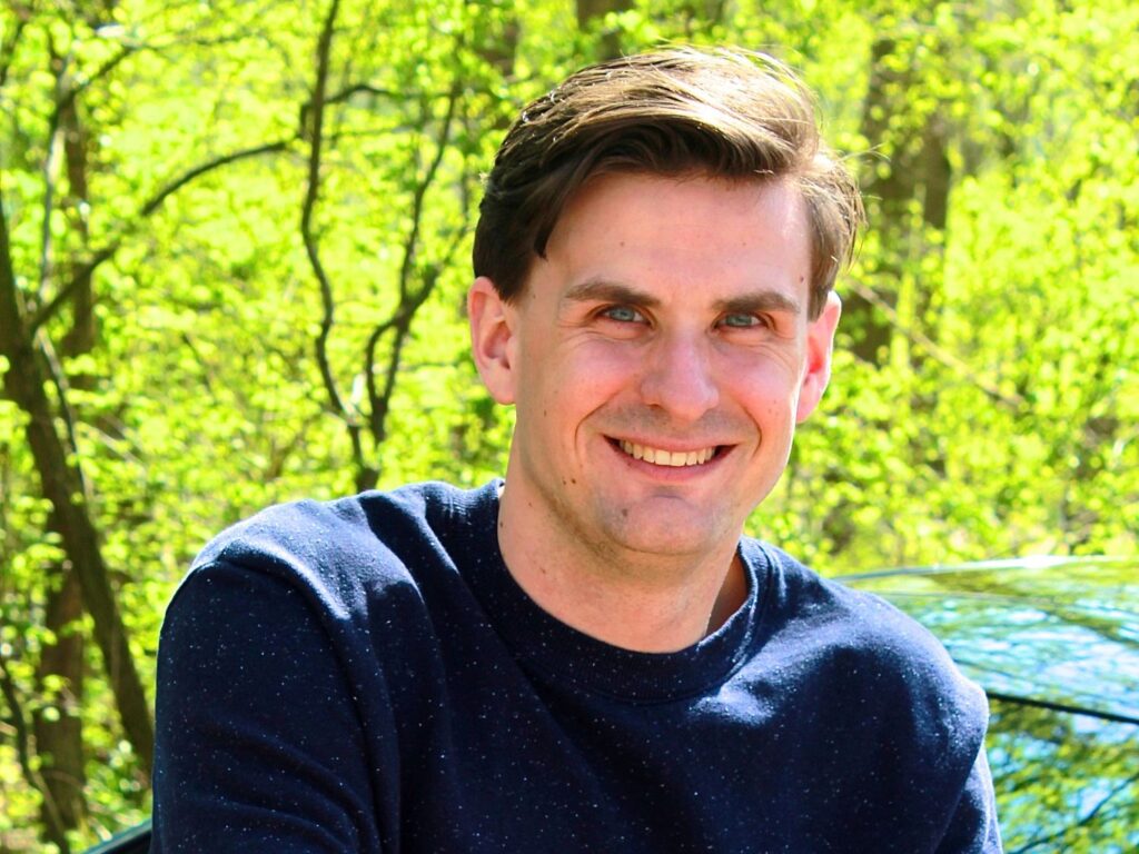 Ex-militair Sem geeft nu rijles: 'Ik help je om in alle situaties ...