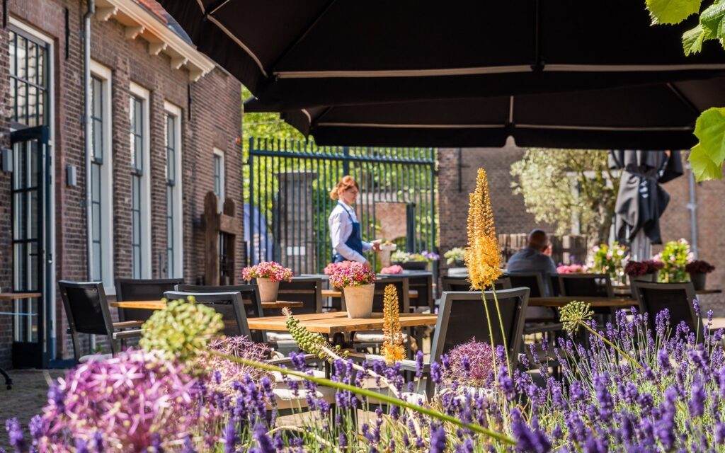 Geweldig eten in een oase van rust: bij dit restaurant in Delft kan het ...