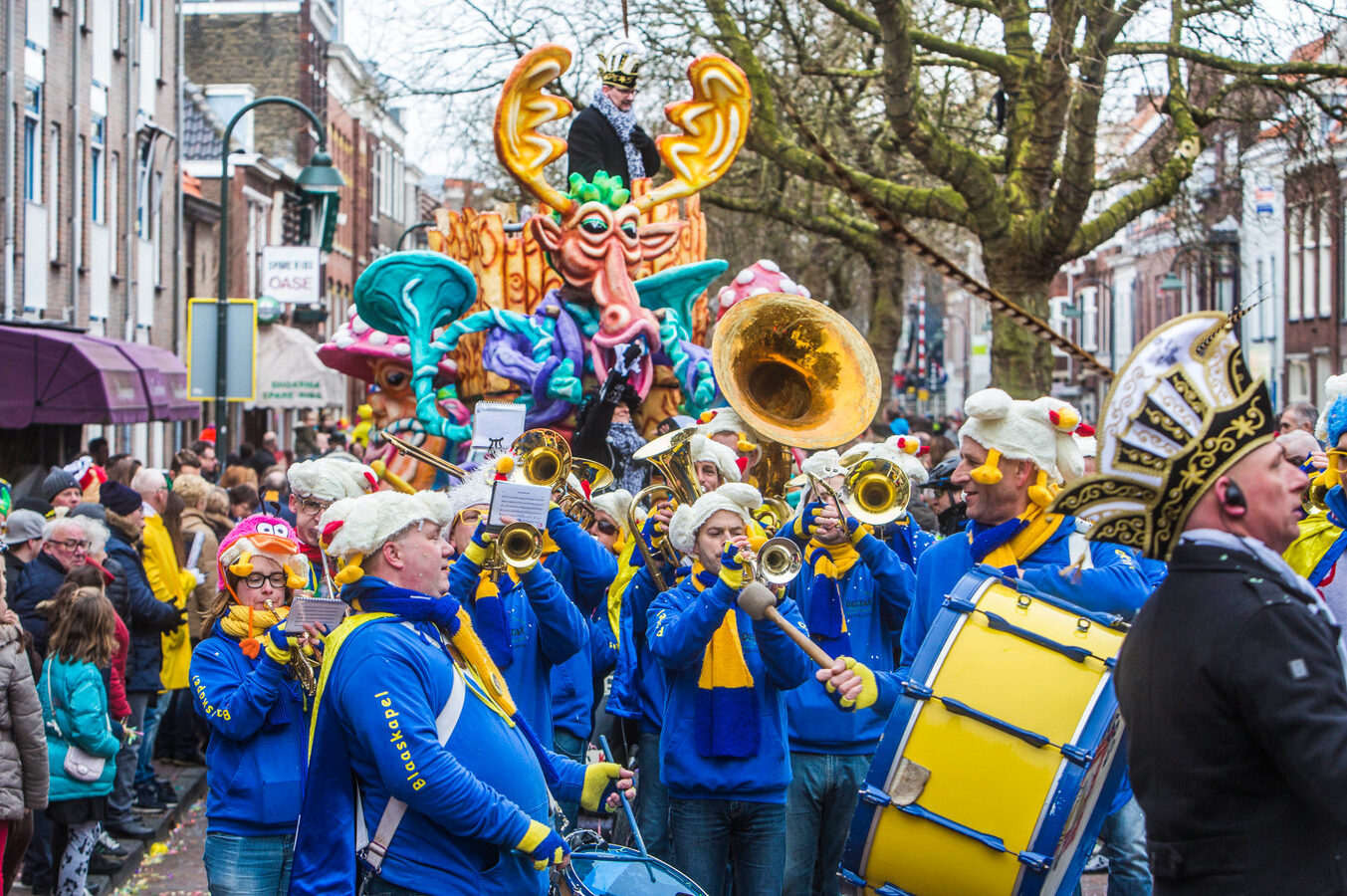 Carnaval is begonnen! Dit zijn de favoriete dweilcafés van Barry, Kees ...