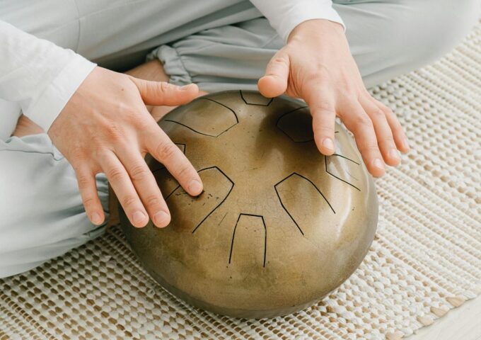 De toren van het stadhuis is anders dan de rest van het gebouw: dit is ...