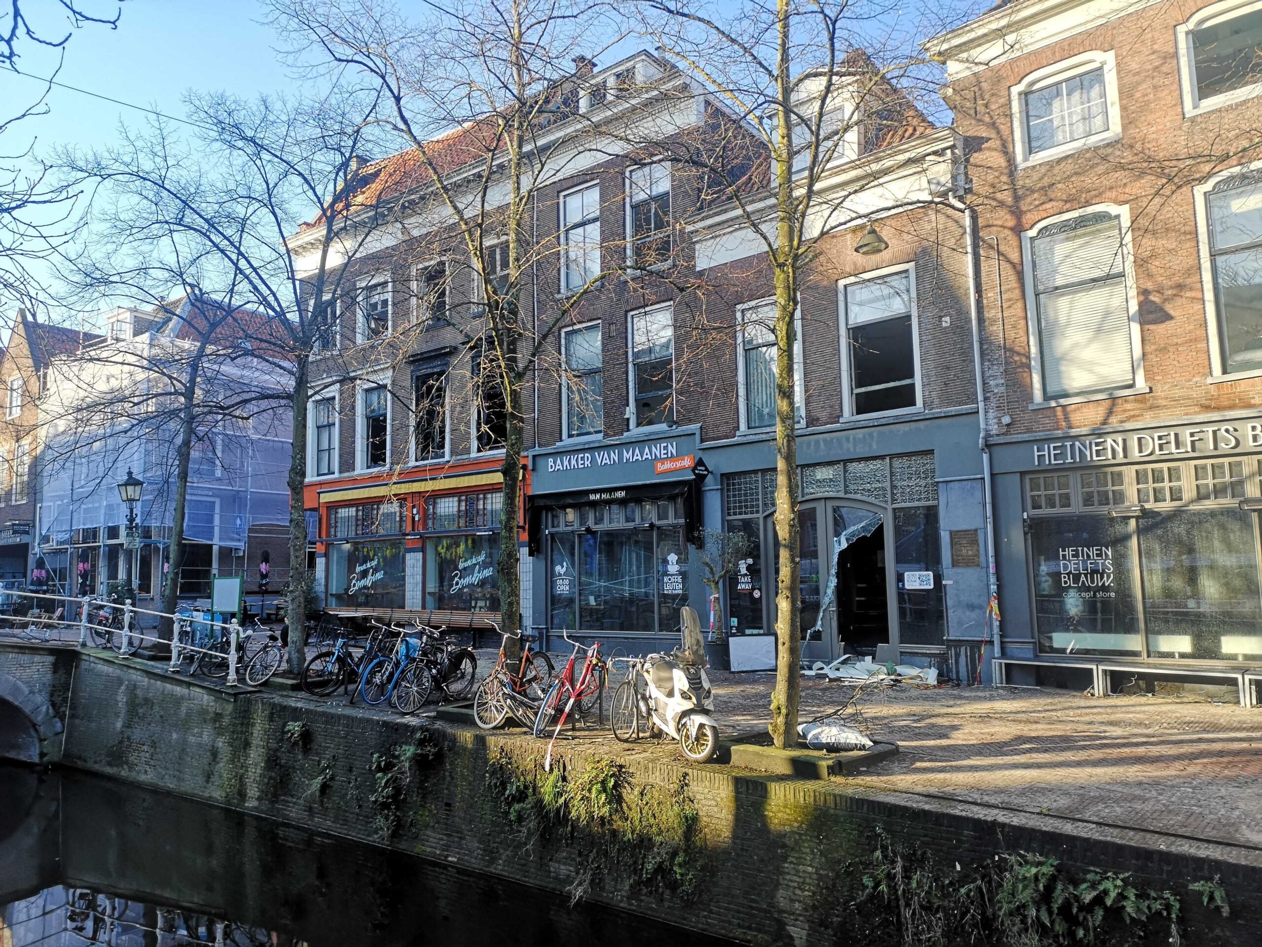 Enorme brand verwoest de panden van Bombina en Van Maanen - indebuurt Delft