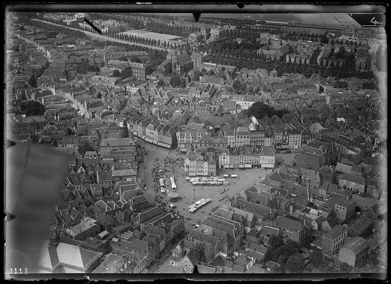 Gaaf! Op deze eeuw-oude luchtfoto’s is Den Bosch nog véél kleiner ...