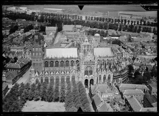 Gaaf! Op deze eeuw-oude luchtfoto’s is Den Bosch nog véél kleiner ...