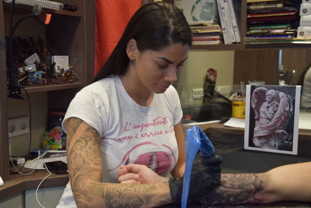 Carmen van Just Tattoo Of Us: 'Ik kreeg mijn eerste tattoo op mijn 13e'