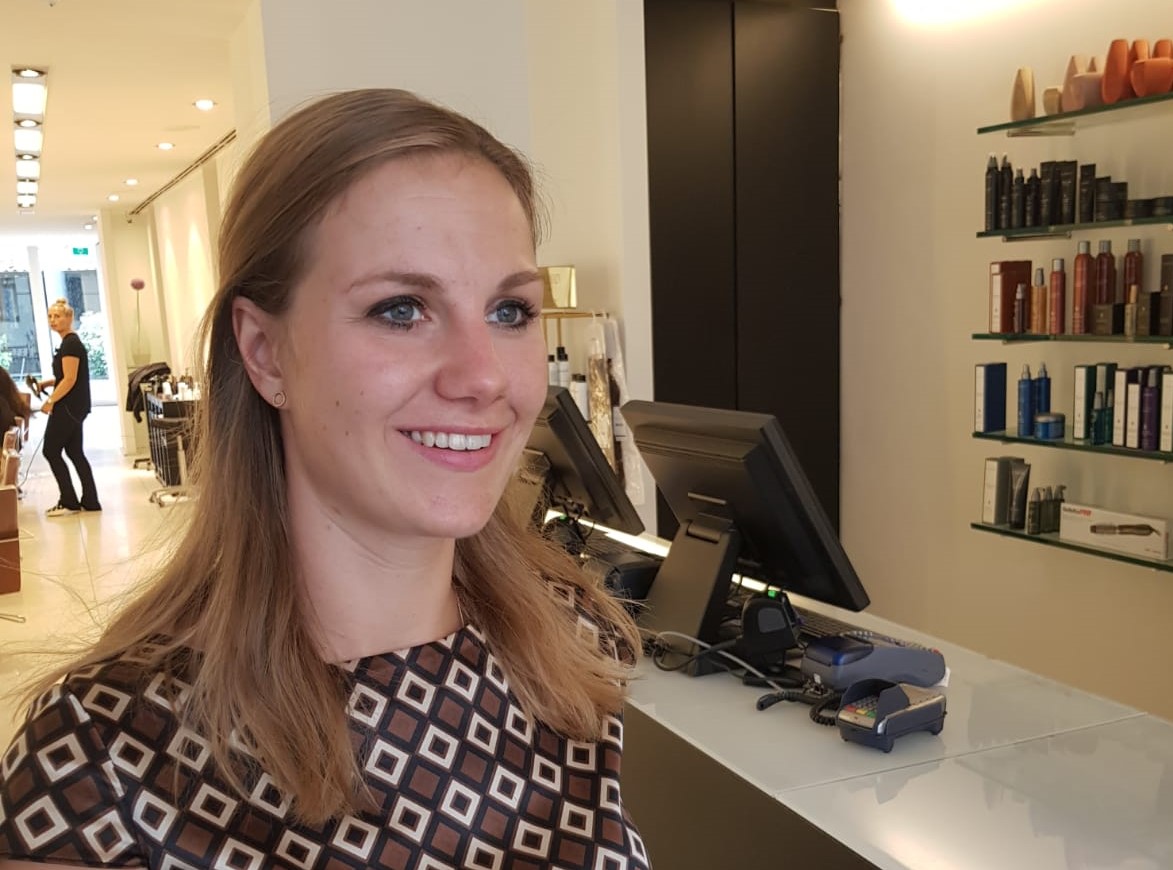 Make-over van Annelijn bij Het Haaratelier: 'Er gaat een groot stuk vanaf'