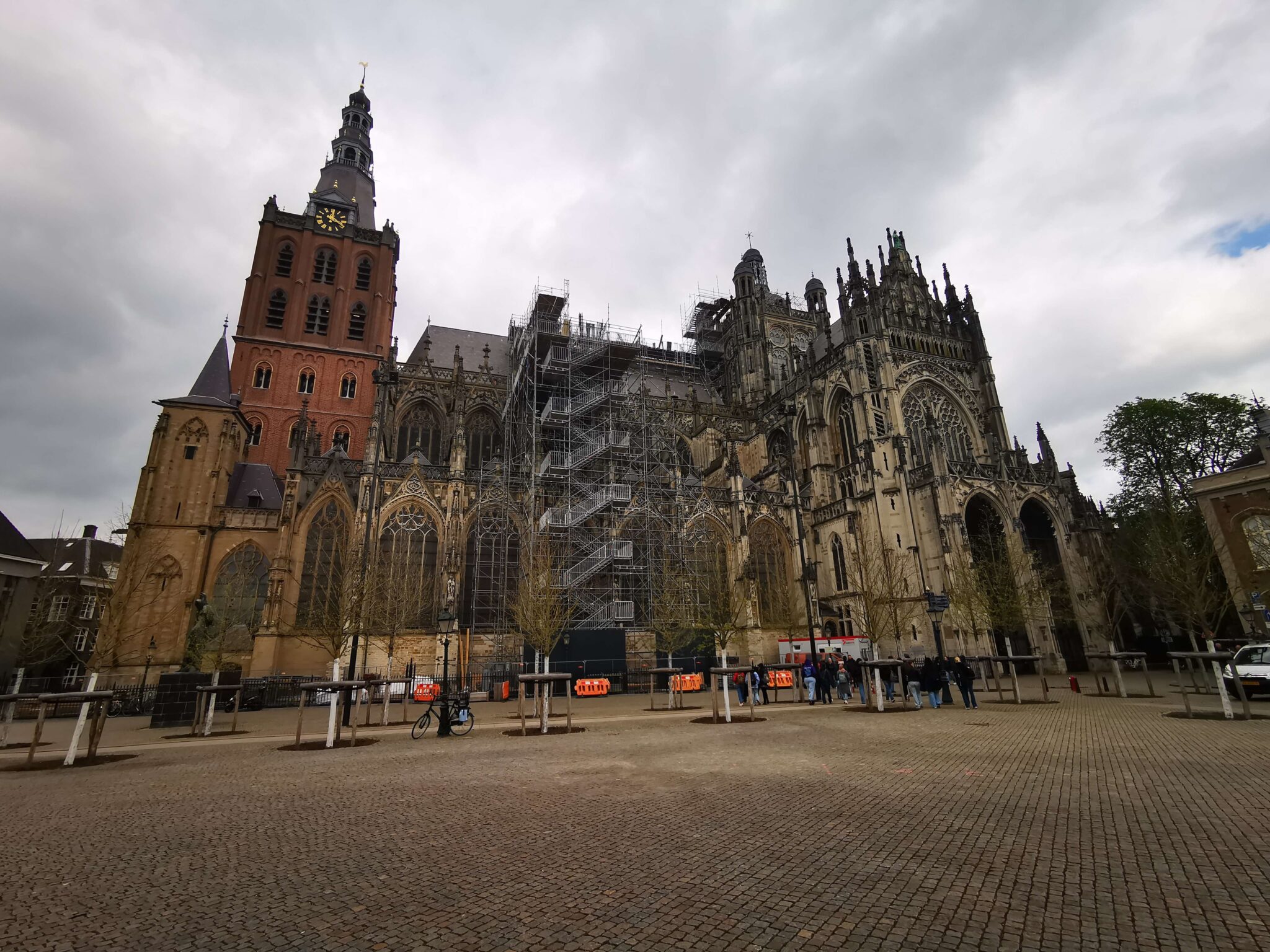 Deze 3D-puzzel van de Sint-Janskathedraal is alleen voor geduldige Bosschenaren - indebuurt Den ...