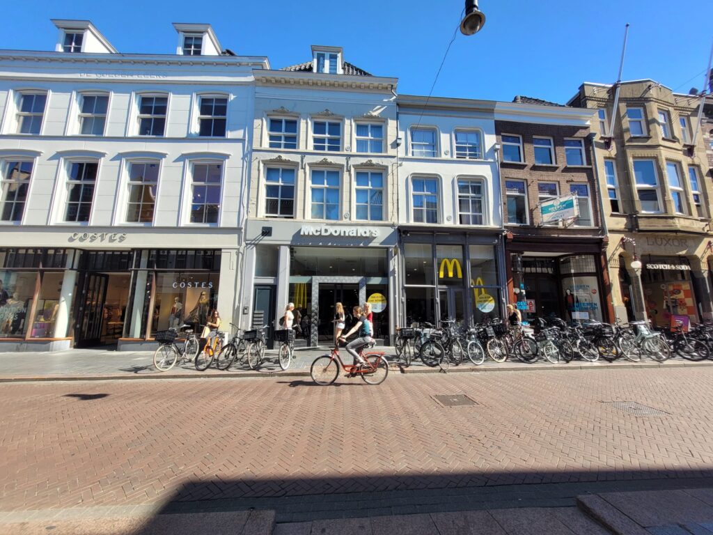 Niet eerlijk: daarom is een Big Mac-menu in Den Bosch duurder dan in ...