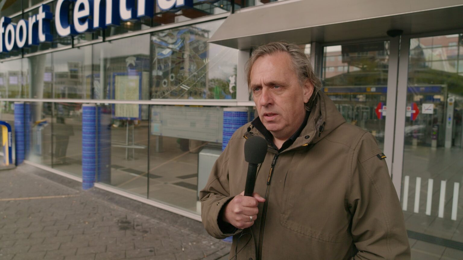 Kijken maar: schrijver Marcel van Roosmalen gaat op reportage in Den Bosch