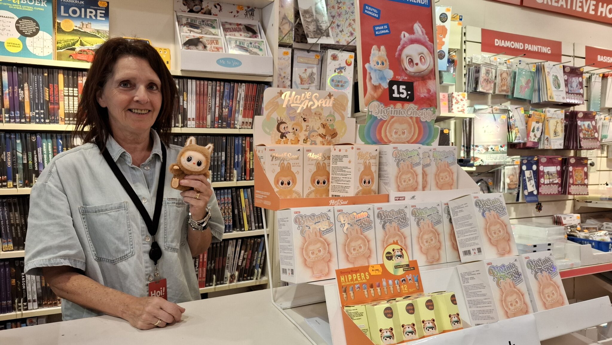 Kitty verkoopt Labubu's in Den Bosch: 'Het is echt een hype ...